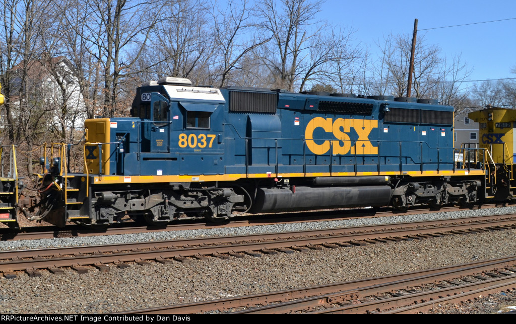CSX SD40-2 8037 in the middle on Q418-09